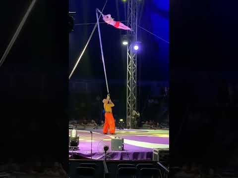 Persona atada del cuello Circo ???????????? | Onvels